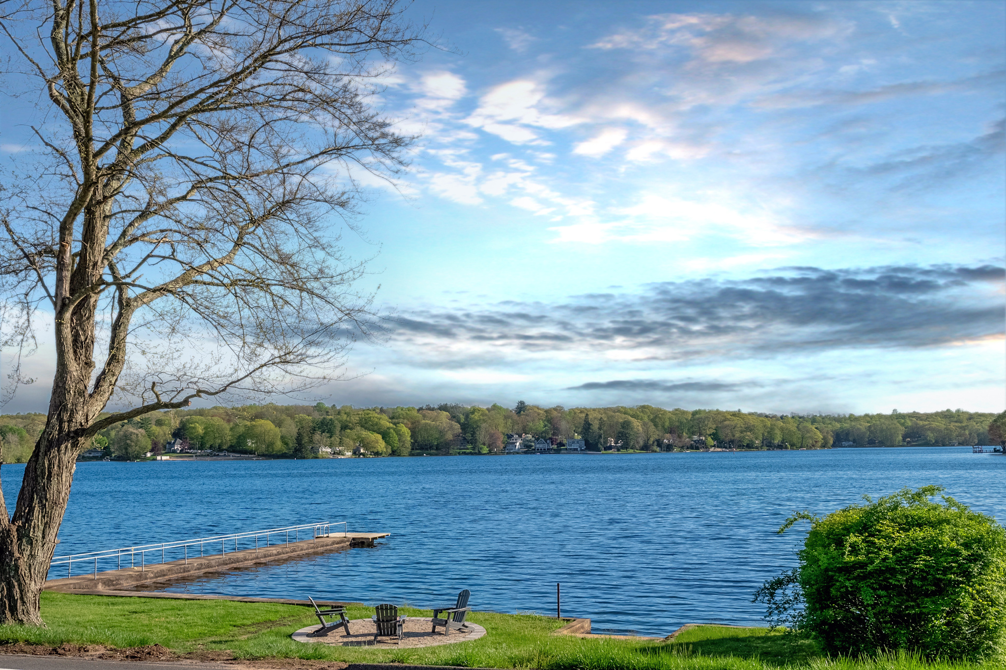 Lakeside Retreat Columbia – Lake Front Vacation Rental